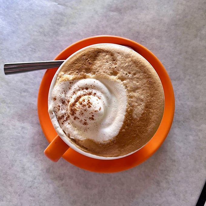 Their signature pumpkin steamer arrives in a cheerful orange cup, topped with cinnamon-dusted foam—autumn in liquid form.