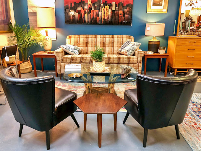 Mid-century modern perfection – where Don Draper would feel right at home sipping his evening cocktail.