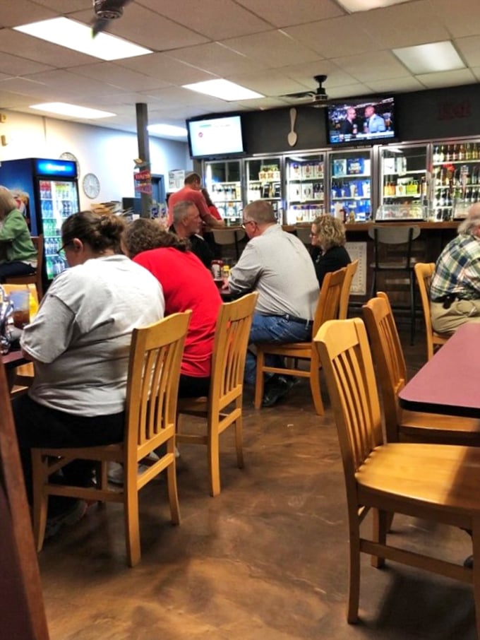 The lunch crowd knows a good thing when they taste it – just look at those satisfied faces.