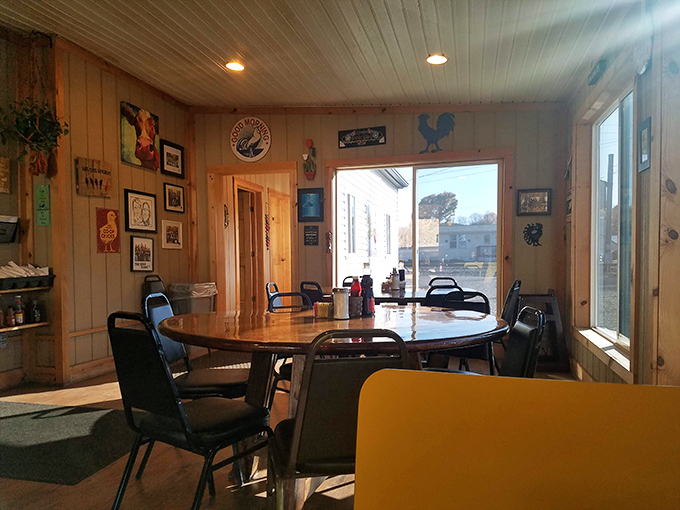 Wood paneling, rooster décor, and tables built for conversation – this isn't interior design, it's breakfast atmosphere perfected over decades.
