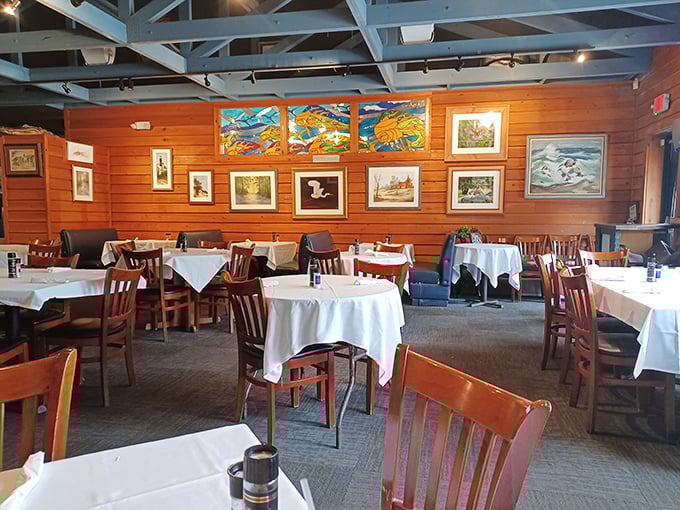 The dining room feels like the great lodge of some benevolent seafood society. Those white tablecloths say, "Yes, we take our crab seriously."
