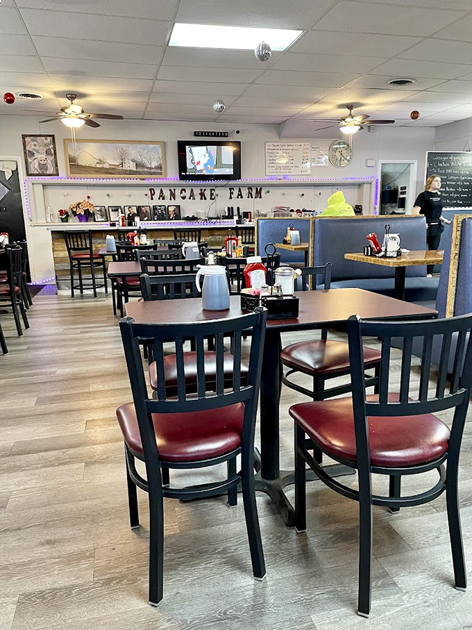 Simple, warm, welcoming—the dining room epitomizes small-town charm. Every chair tells a story of lingering conversations over bottomless coffee.
