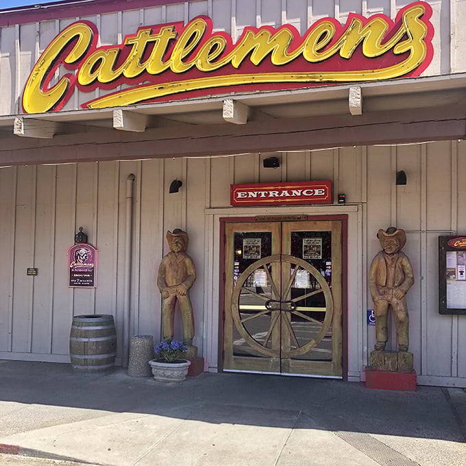 The wooden figures guarding the entrance seem to say "serious meat inside!" Cattlemen's rustic charm is like comfort food for the eyes.