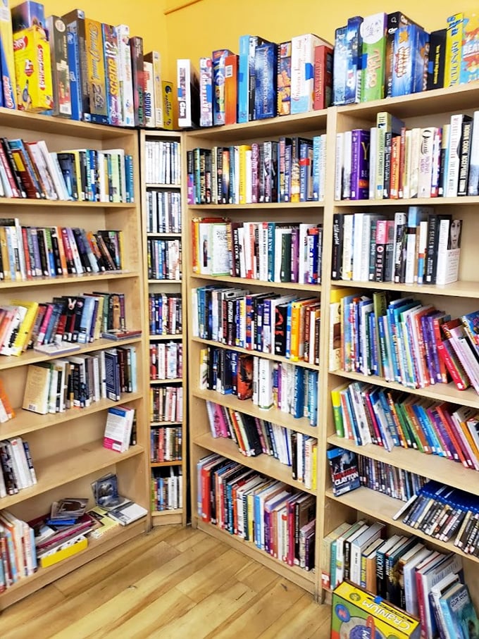 A literary wonderland where bestsellers cost less than your morning latte – bibliophiles, rejoice!