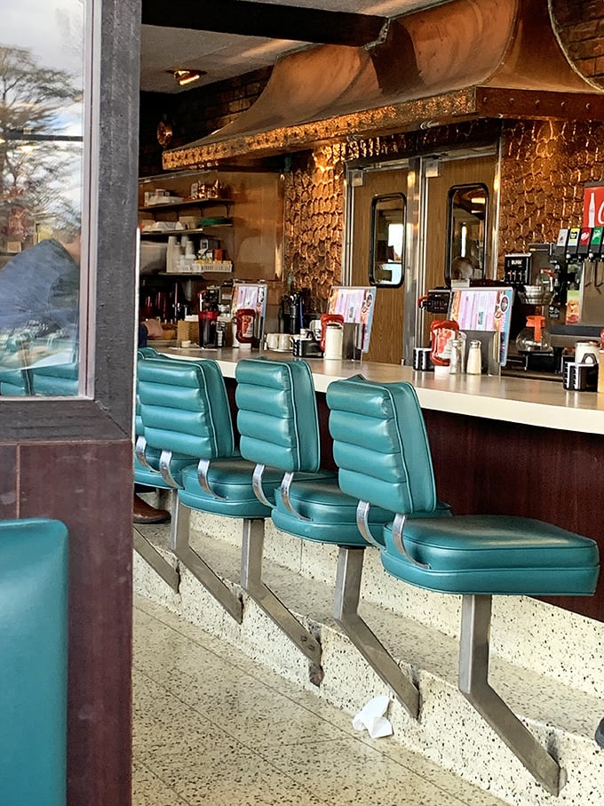 Counter seats: the best spot for solo diners and food voyeurs. Watch the short-order ballet while eavesdropping on local gossip—entertainment and dinner in one.