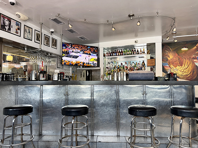 The counter isn't just seating – it's theater-in-the-round where short-order cooks perform culinary magic before your very eyes. 