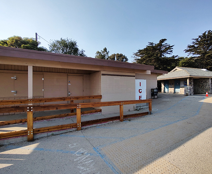 Even the facilities at El Capitán got the memo about blending into the coastal aesthetic. Form, function, and a touch of beach chic.