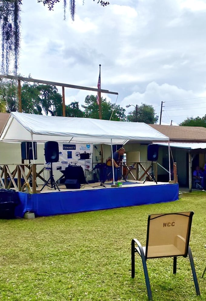 Live music under Spanish moss—Crystal River's version of a concert hall has no walls but plenty of Southern charm.