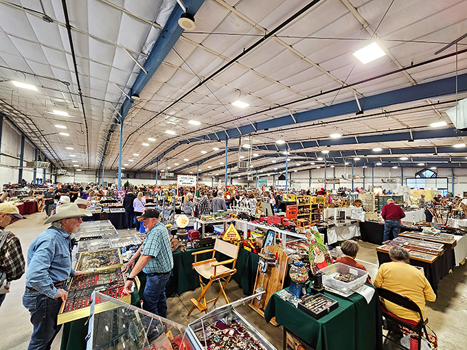 The serious collectors' paradise. Notice the gentleman in the cowboy hat – he's on a mission that probably started decades ago.