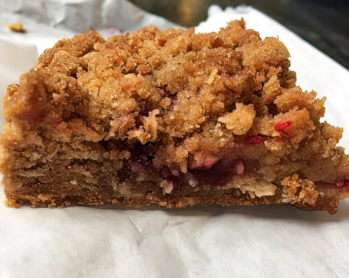 This fruit bar doesn't need a therapist—it's perfectly comfortable with its layers of complexity and crumbly, confident exterior.