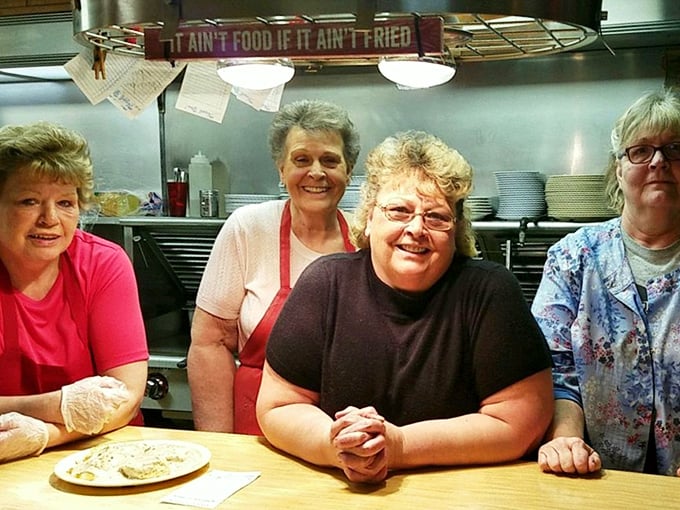 The true heroes of any great diner—the staff who keep the coffee flowing and the eggs perfectly cooked with practiced precision.
