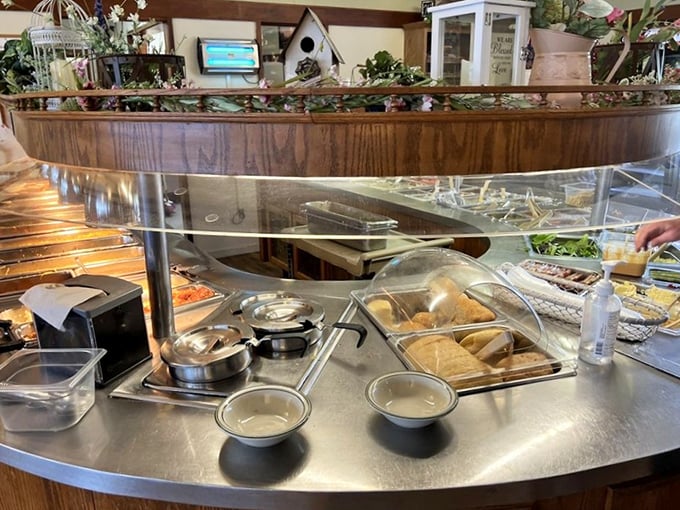 The buffet spread—where Midwestern abundance meets Amish-inspired comfort. Load up that plate, you've got permission.