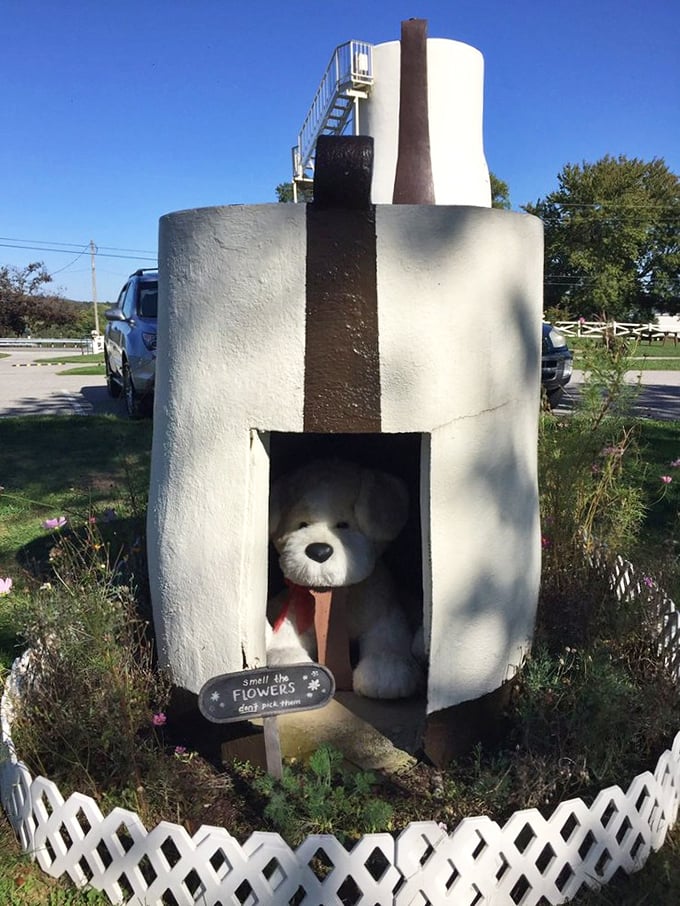 Even the doghouse is shoe-themed! This adorable canine residence proves commitment to a concept knows no bounds.