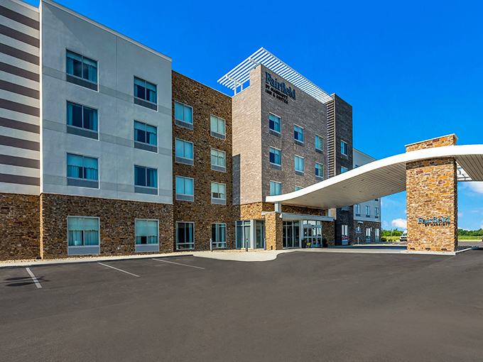 Modern accommodations on the outskirts of town offer comfort for visitors without sacrificing proximity to Canal Winchester's small-town charm.