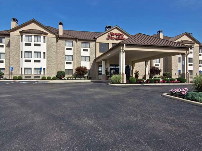 For those who prefer their historical immersion with modern plumbing – Hampton Inn provides comfort after a day of time-traveling.