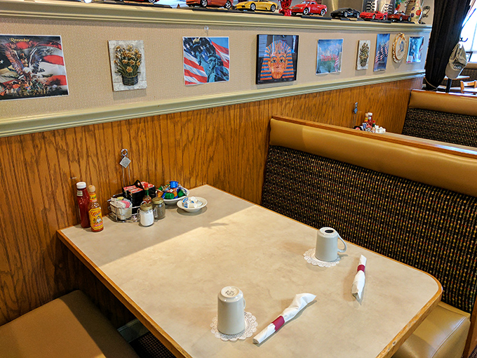Classic diner aesthetics with wood paneling and model cars – where nostalgia is served alongside your coffee.