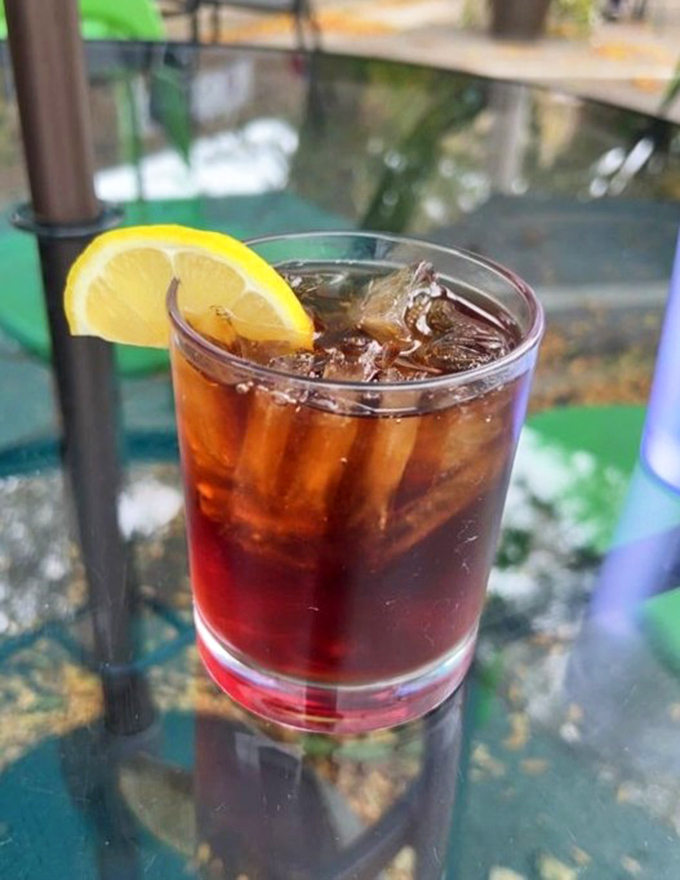 A perfectly balanced Long Island Iced Tea with a lemon wedge – because sometimes plant-based eating deserves a little liquid celebration.