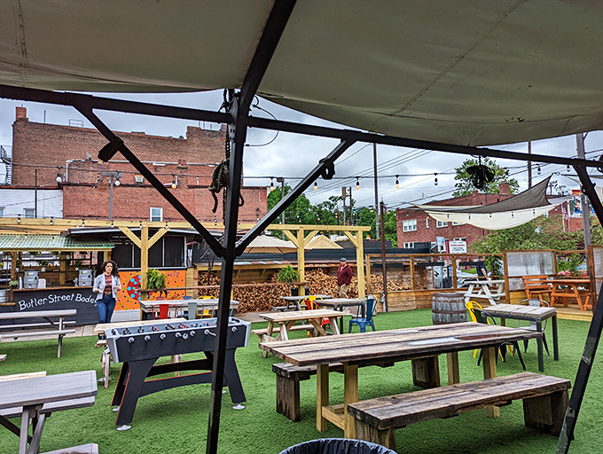 The outdoor space at Walter's feels like the backyard BBQ you wish your neighbor would host—minus having to bring a side dish.