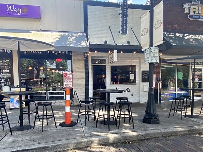 Sidewalk dining in downtown Winter Garden offers prime people-watching with your meal – Florida sunshine included at no extra charge.