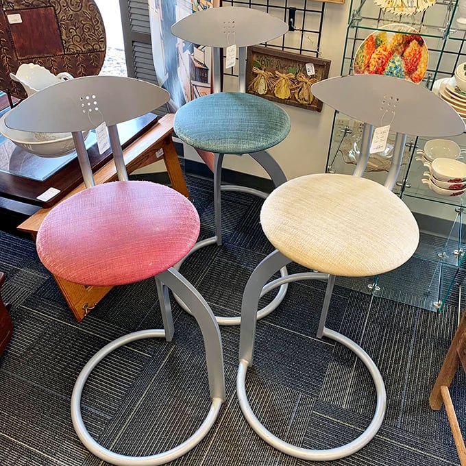 Space-age style meets comfort in these mod bar stools. Perfect for that kitchen island or home bar you've been meaning to spruce up.