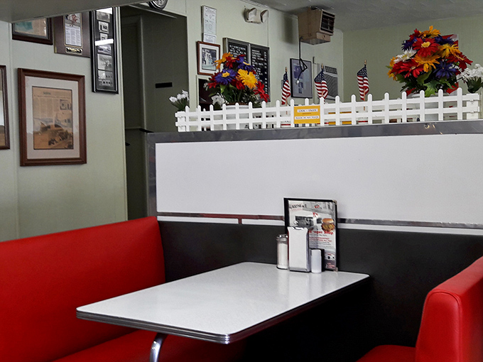 Booths adorned with patriotic touches and white picket fencing – because nothing says "American diner" quite like stars, stripes, and nostalgia.