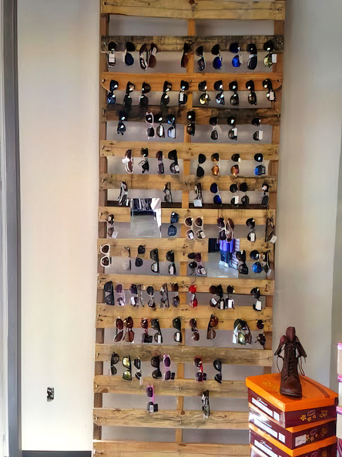 Sunglasses displayed like a wall of fame – protecting eyes from Arizona sunshine without exposing wallets to unnecessary damage.