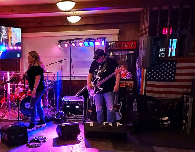 Live music transforms an ordinary evening into something memorable. At Eddington House, dinner and a show isn't just a saying—it's Tuesday night.