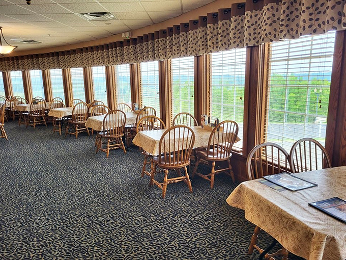 Window seats offer rolling countryside views while you contemplate the serious business of choosing between one more helping or saving room for pie.
