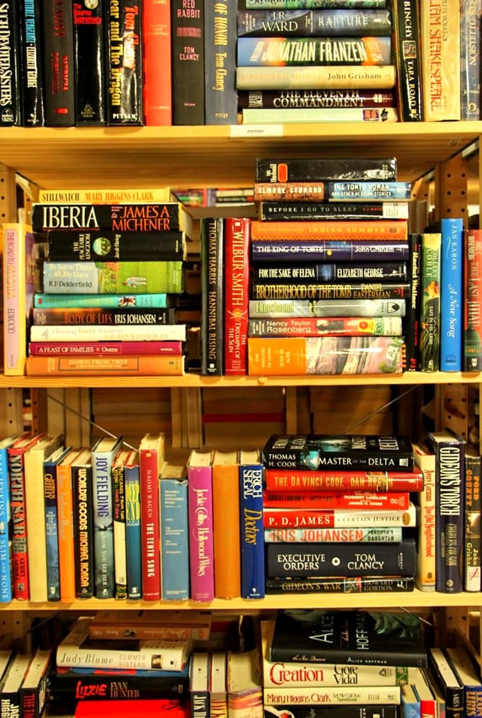 A literary treasure trove where Grisham meets Franzén, and bestsellers of yesteryear patiently wait for readers who prefer pages over pixels.