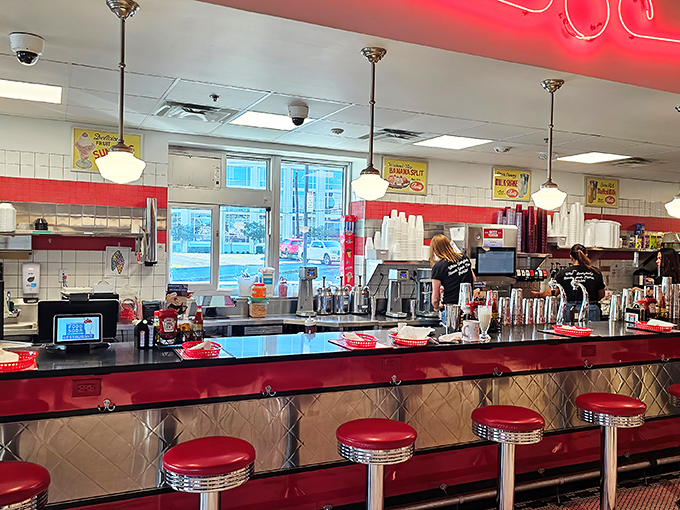 These counter seats have witnessed first dates, business deals, and countless "I shouldn't, but I will" dessert decisions over the decades.