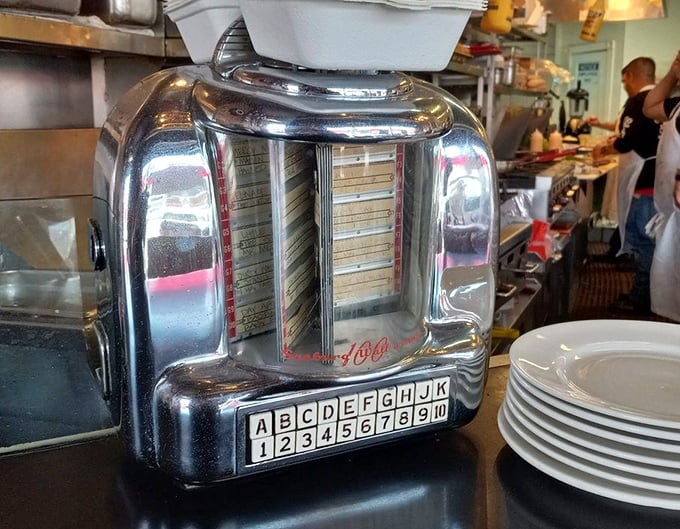A vintage jukebox that adds the perfect soundtrack to your breakfast nostalgia trip. 