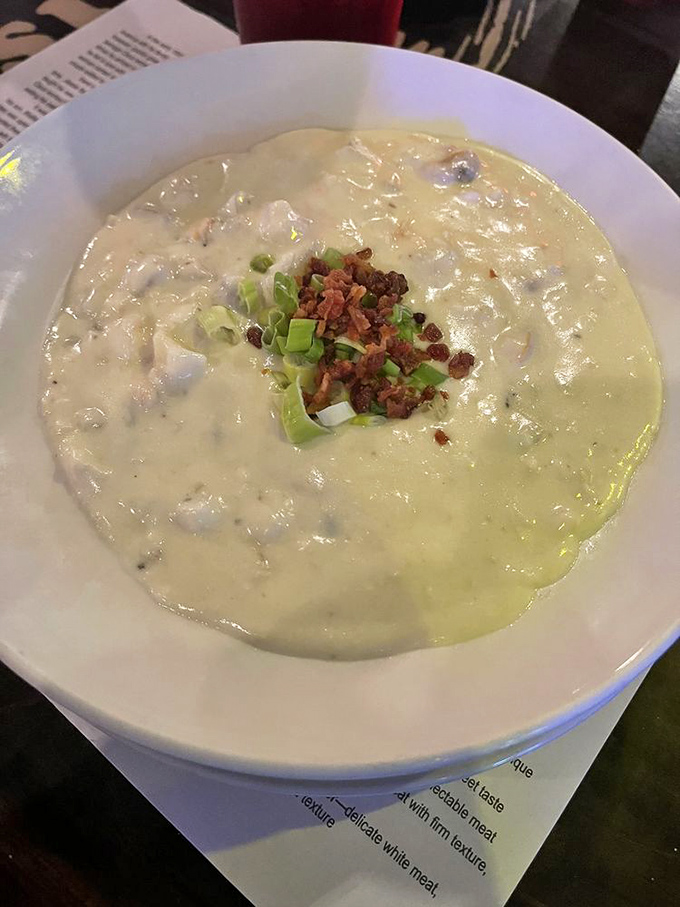 Clam chowder that doesn't mess around. That dollop of bacon and green onion isn't just garnish—it's the exclamation point. 