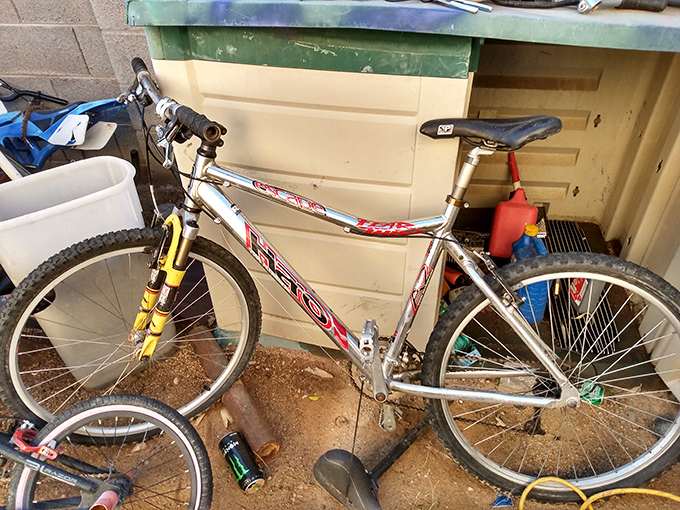 Adventure awaits on two wheels! This pre-loved bike is ready to hit Phoenix trails without breaking the bank.