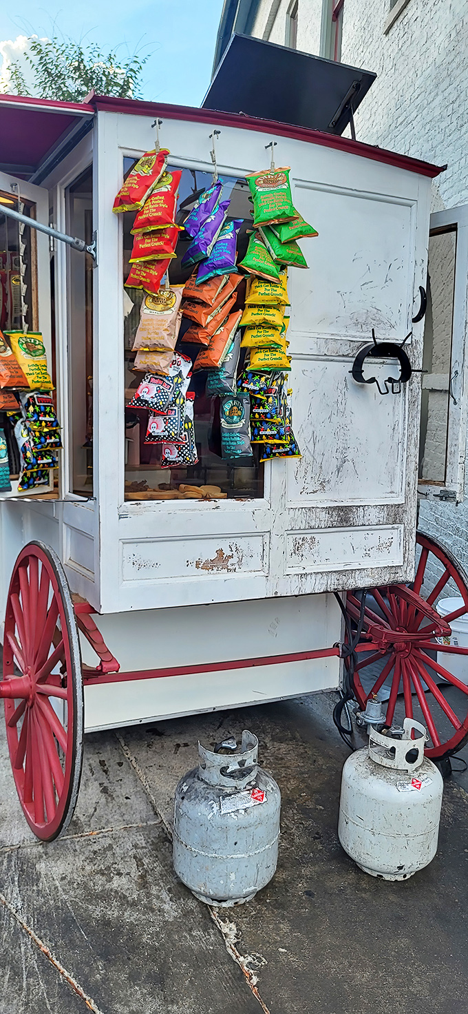 Even the snack selection hangs with old-school charm. In the land of sliders, potato chips are the perfect supporting cast. 