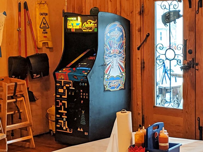 Even a vintage arcade game knows to take a back seat to the main attraction – though Pac-Man never smelled this good.