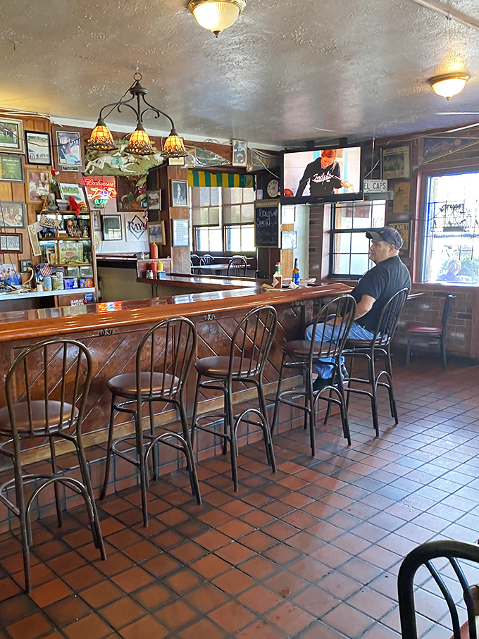 The bar at El Cap—where strangers become friends and regulars are treated like royalty. Those swivel stools have supported generations of burger enthusiasts.