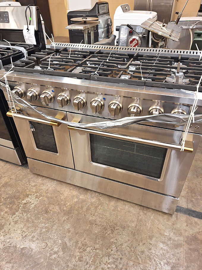 This professional-grade range could turn even a microwave-dependent cook into the next Food Network star – at least in their own mind.