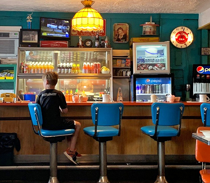 The counter seats—where solo diners become regulars, and regulars become family—all supervised by the glow of a classic Tiffany-style lamp.