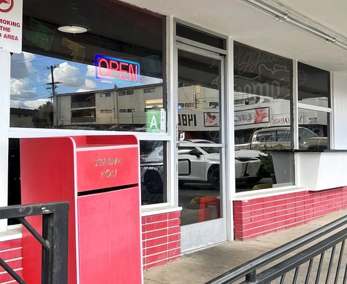 The unassuming entrance hides culinary greatness within—proof that judging restaurants by their façade is like judging books by their covers.