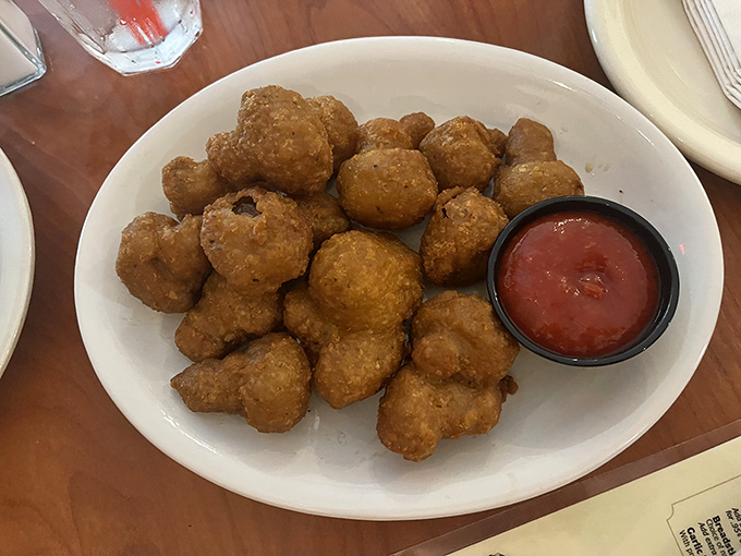 Fried mushrooms – those golden-brown nuggets of earthy goodness – prove that sometimes the best appetizers are the ones that haven't changed since the 1970s.