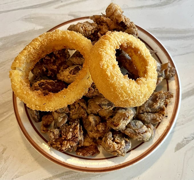 For the culinary adventurers: crispy livers and gizzards with golden onion rings. Grandparents nod knowingly while the grandkids discover a new obsession.