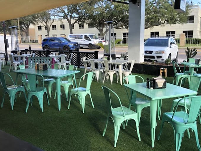 Mint-green tables under Florida skies—where sandwiches taste even better with a side of vitamin D.