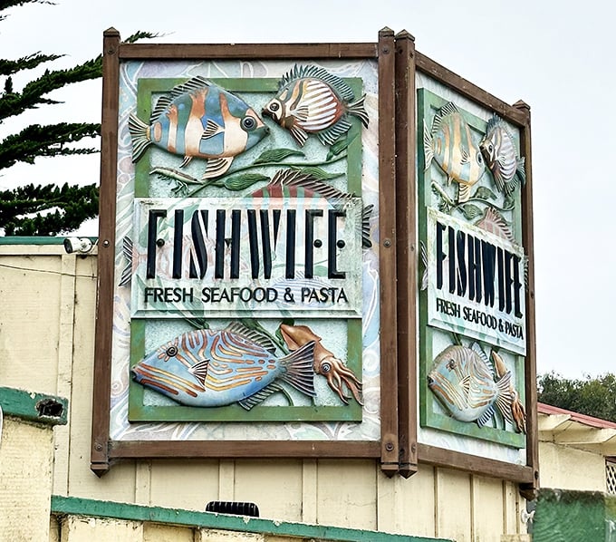 The sign says it all – fresh seafood and pasta. No false advertising here, just a promise of deliciousness that's faithfully kept.