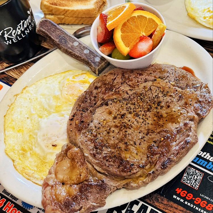 That steak didn't just wander onto the plate – it was cooked by someone who understands the sacred contract between diner and grill.