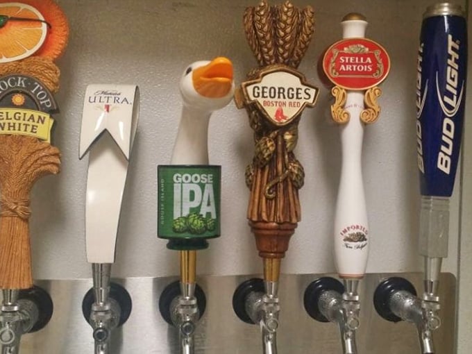 The tap selection features George's Boston Red—because what pairs better with New England seafood than a proper Boston brew?