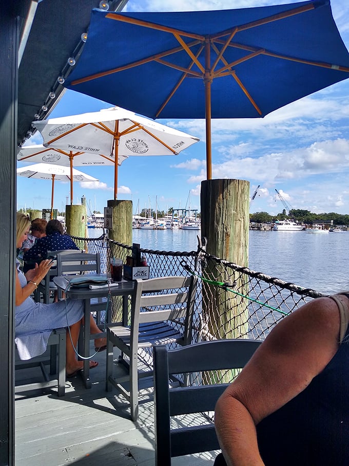 Waterfront dining with boats bobbing in the background – this is why people move to Florida and never look back.