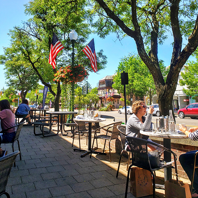 Outdoor dining in Worthington feels like you've stumbled onto a movie set of "Charming American Town." Sunshine and good food – nature's perfect pairing.
