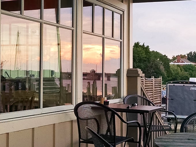 As the sun sets over the Sassafras River, diners are treated to nature's own dinner theater—a show that never gets old.
