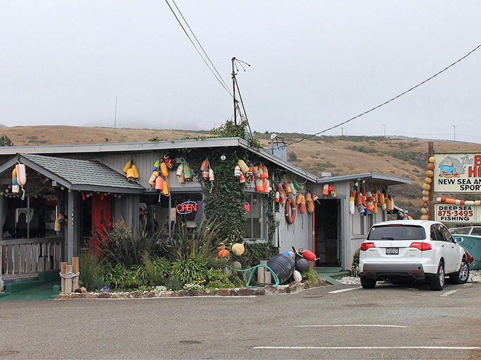 The exterior on a gray day – when colorful buoys provide all the brightness needed. This is what "destination dining" looks like without pretension.