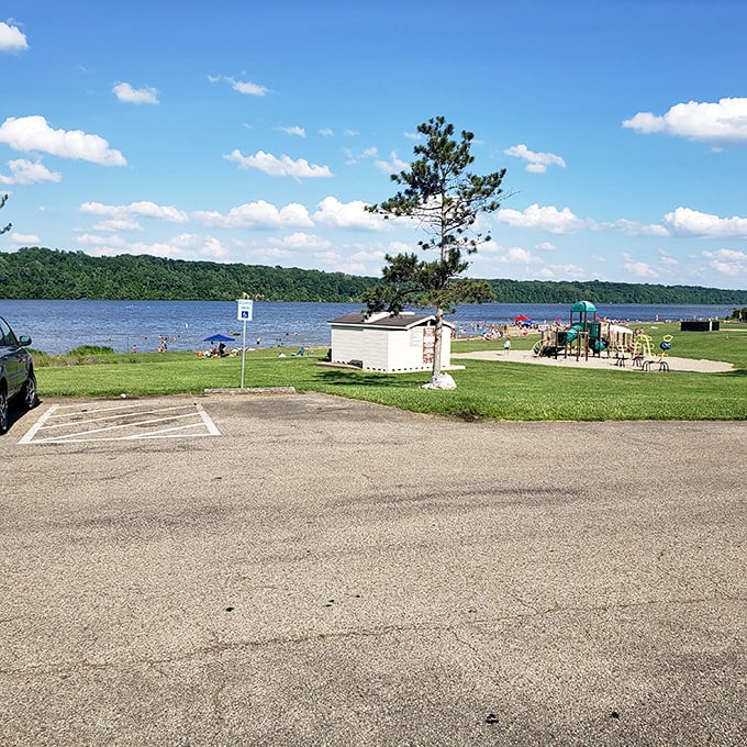 Perfect parking with a view! From car to beach in thirty seconds flat – that's the kind of convenience that makes family outings actually relaxing.